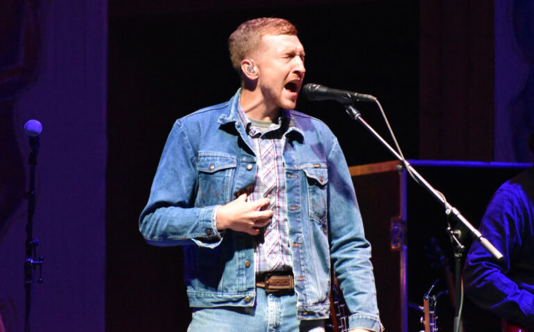 Tyler Childers Announces Arena Dates on “Mule Pull ’24” Tour - Saving ...