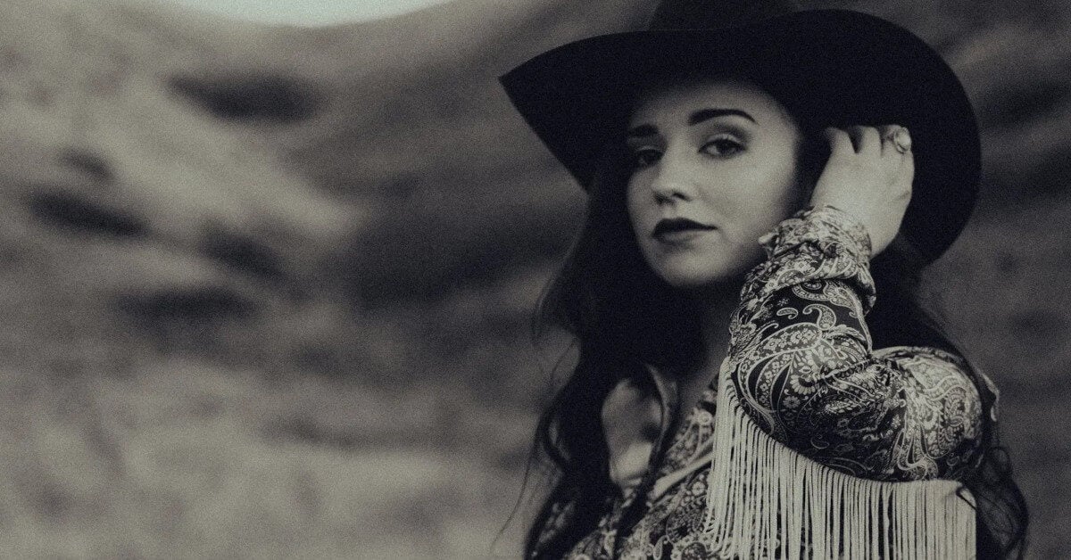 Get Noeline Hofmann On Your Radar Now - Saving Country Music