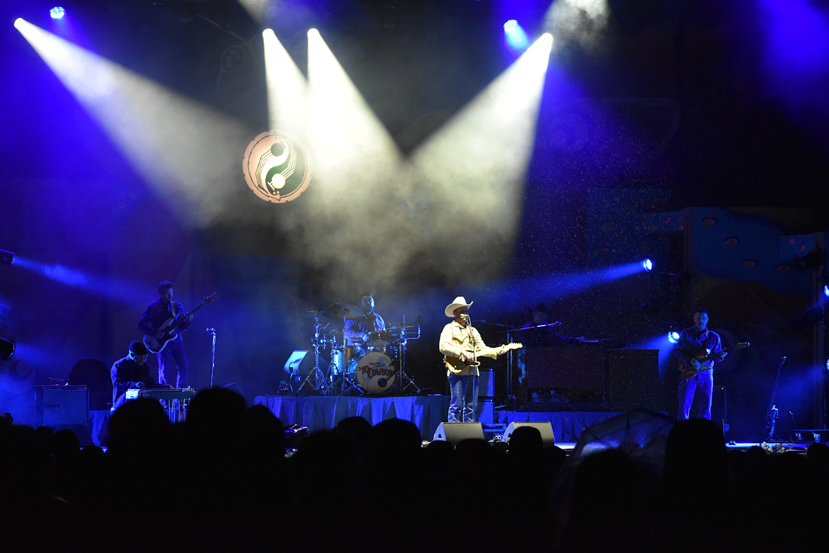 Charley Crockett Charms the 2024 Telluride Bluegrass Festival - Saving ...